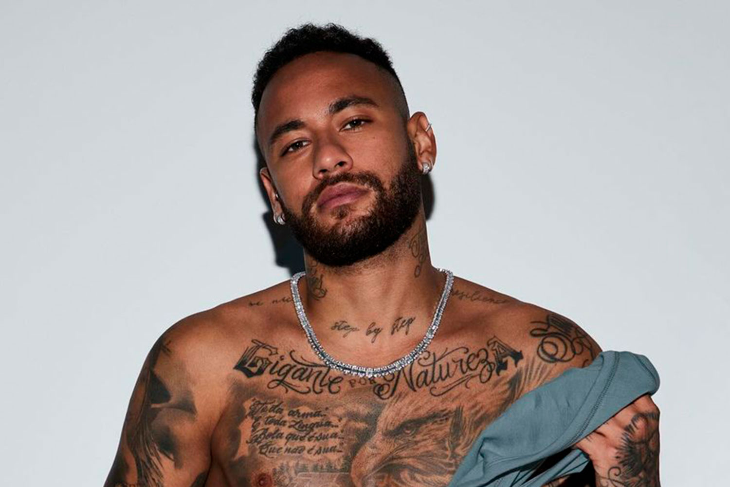 Skims lança linha masculina com Neymar na campanha