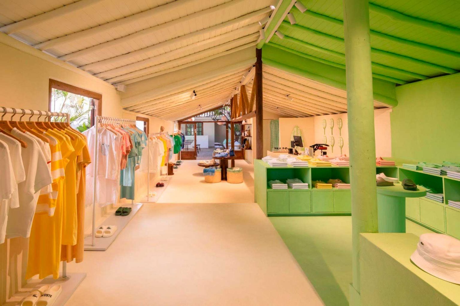 Lacoste abre pop up summer store em Trancoso - CHNews