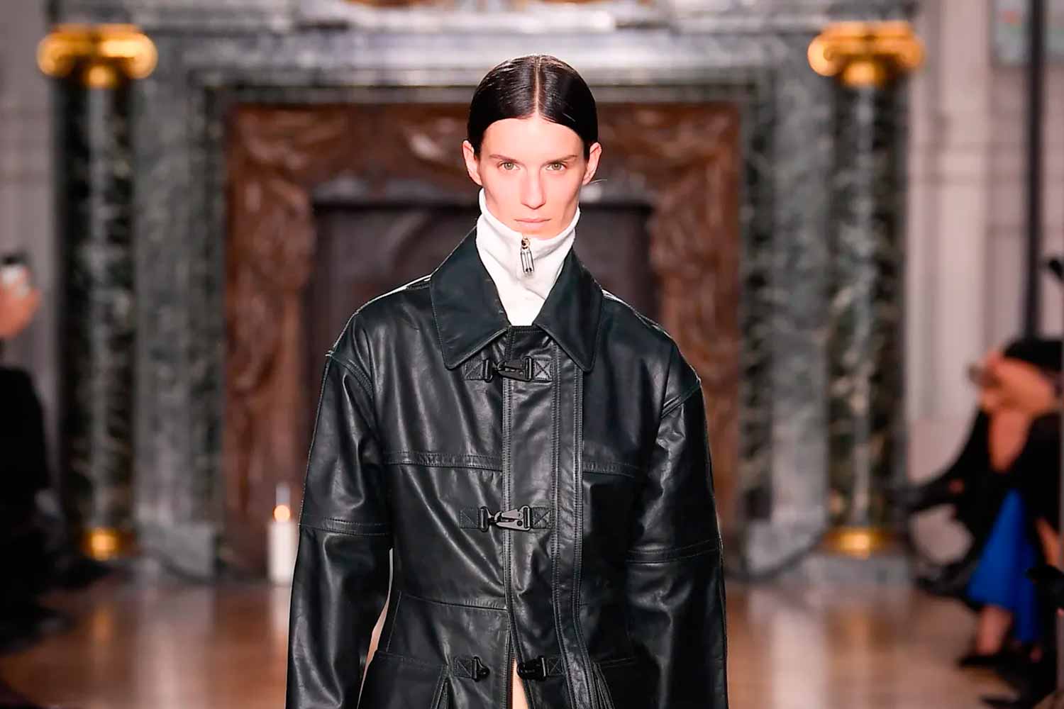 Terceira peça é o hit do inverno de Victoria Beckham - CHNews