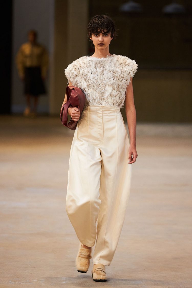 Anacê apresenta primeiro desfile independente