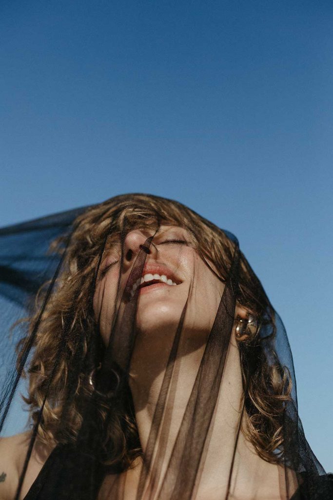 Francesa Alli Willow desponta como atriz e roteirista no Brasil - CHNews