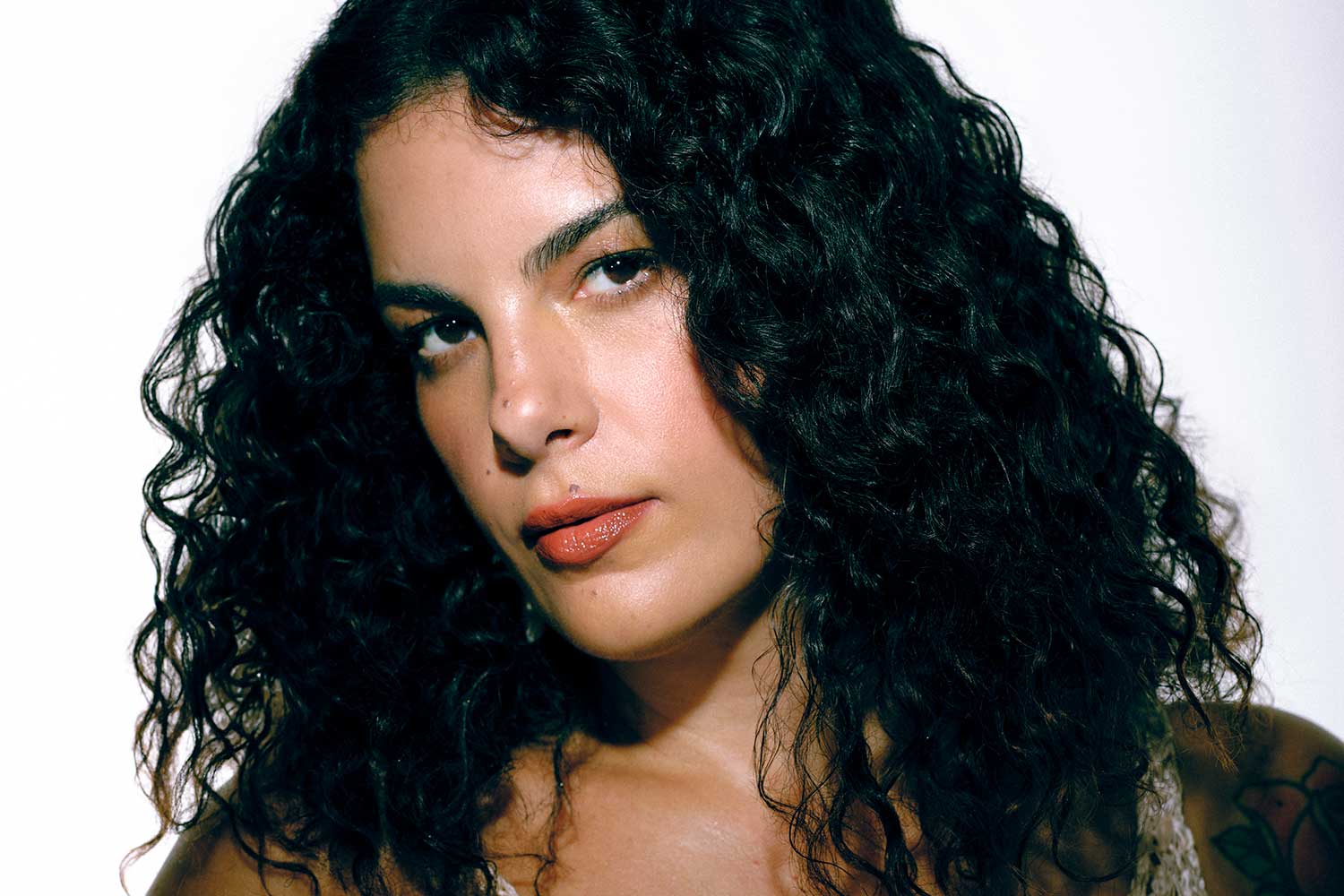 Céu abre temporada de shows no Brasil; veja datas - CHNews