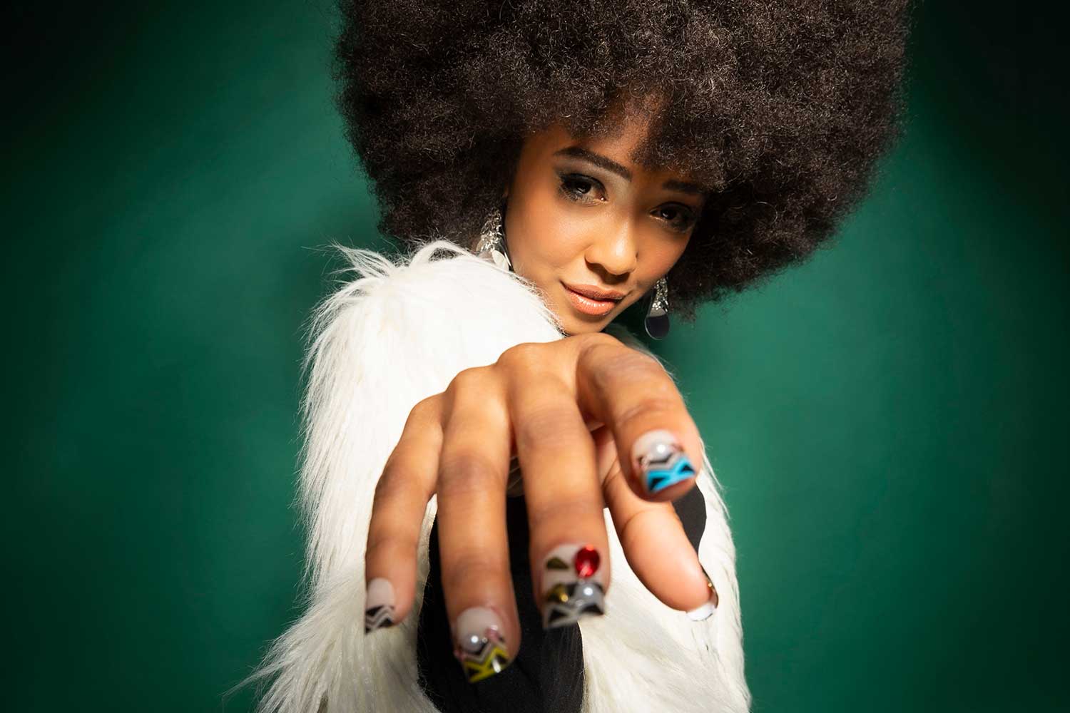 Kênia Bárbara volta em “Os Outros” e encara Nelson Rodrigues no teatro ...