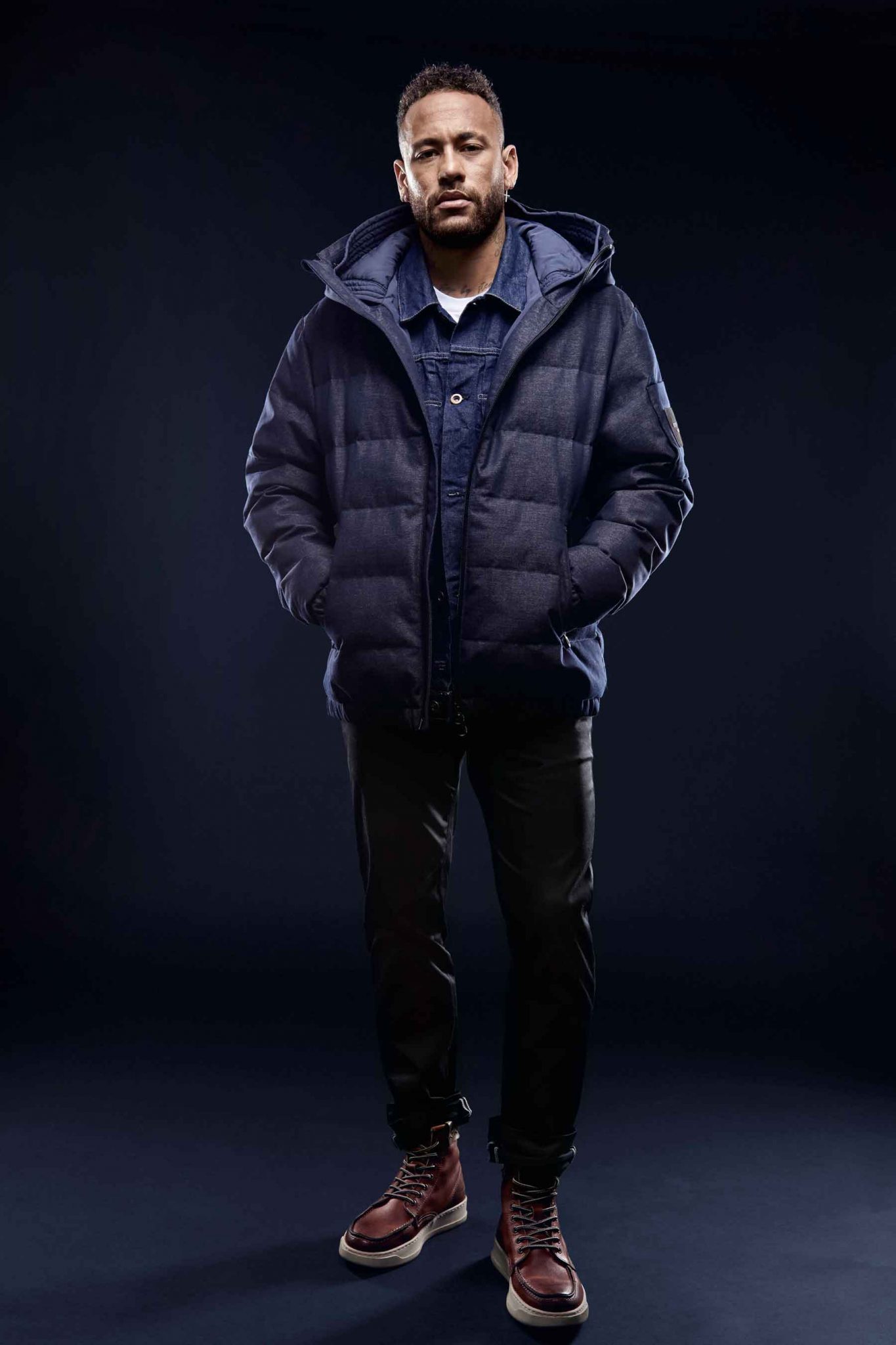 Grupo AMC Têxtil retoma operações da Replay no Brasil - CHNews