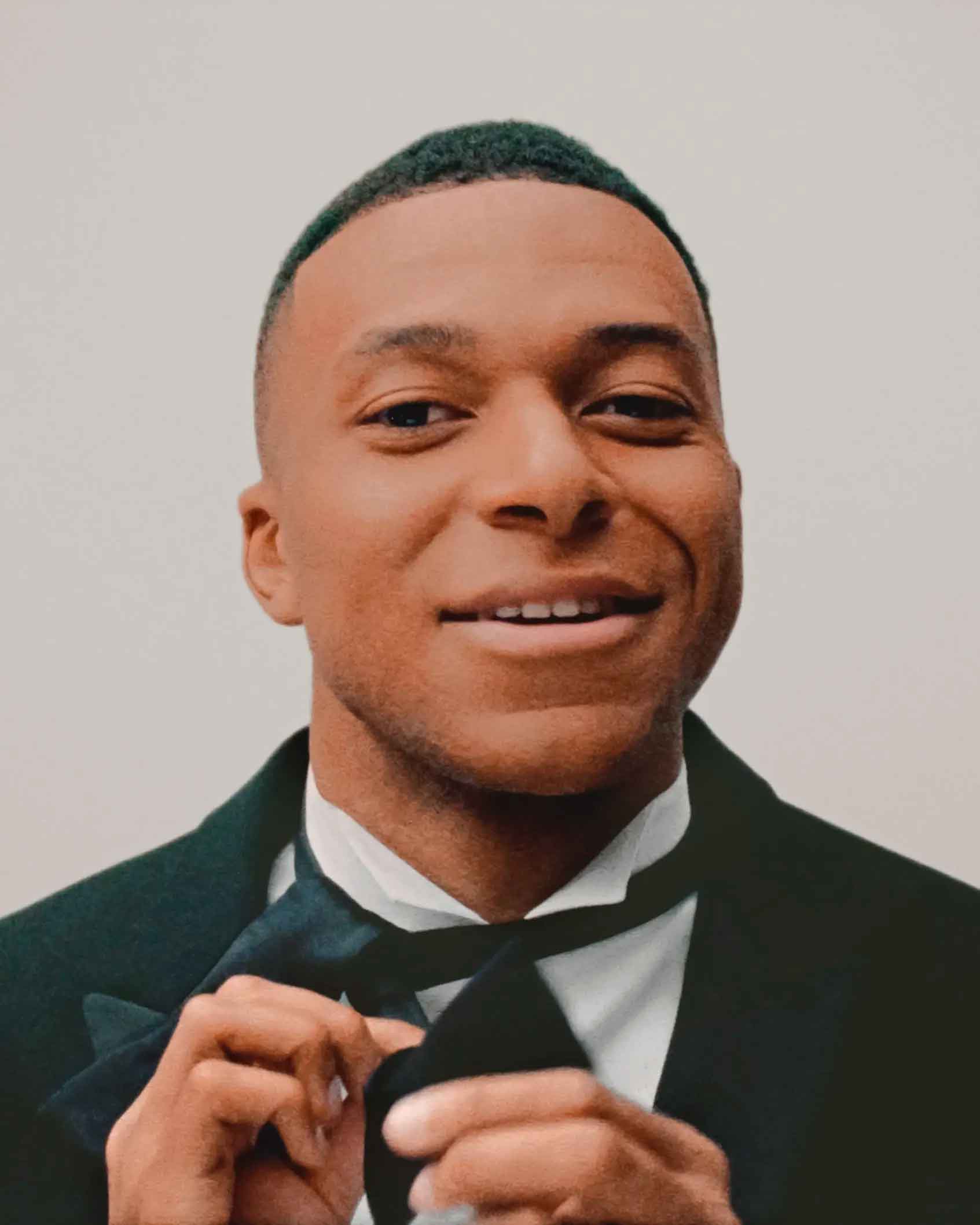 Mbappé veste os primeiros looks da Dior Homme de Jonathan Anderson - CHNews