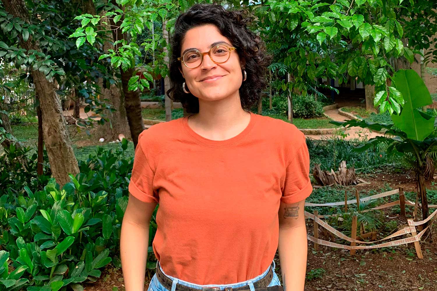 Entre o mar e o silêncio: os bastidores do romance de estreia de Maria ...
