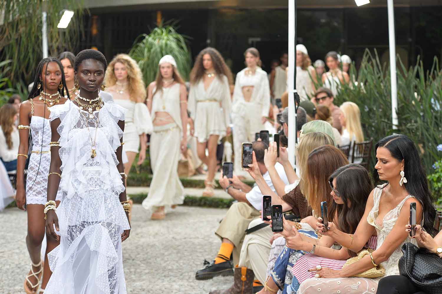 Riachuelo arma desfile para celebrar Helô Rocha no Ano-Novo - CHNews