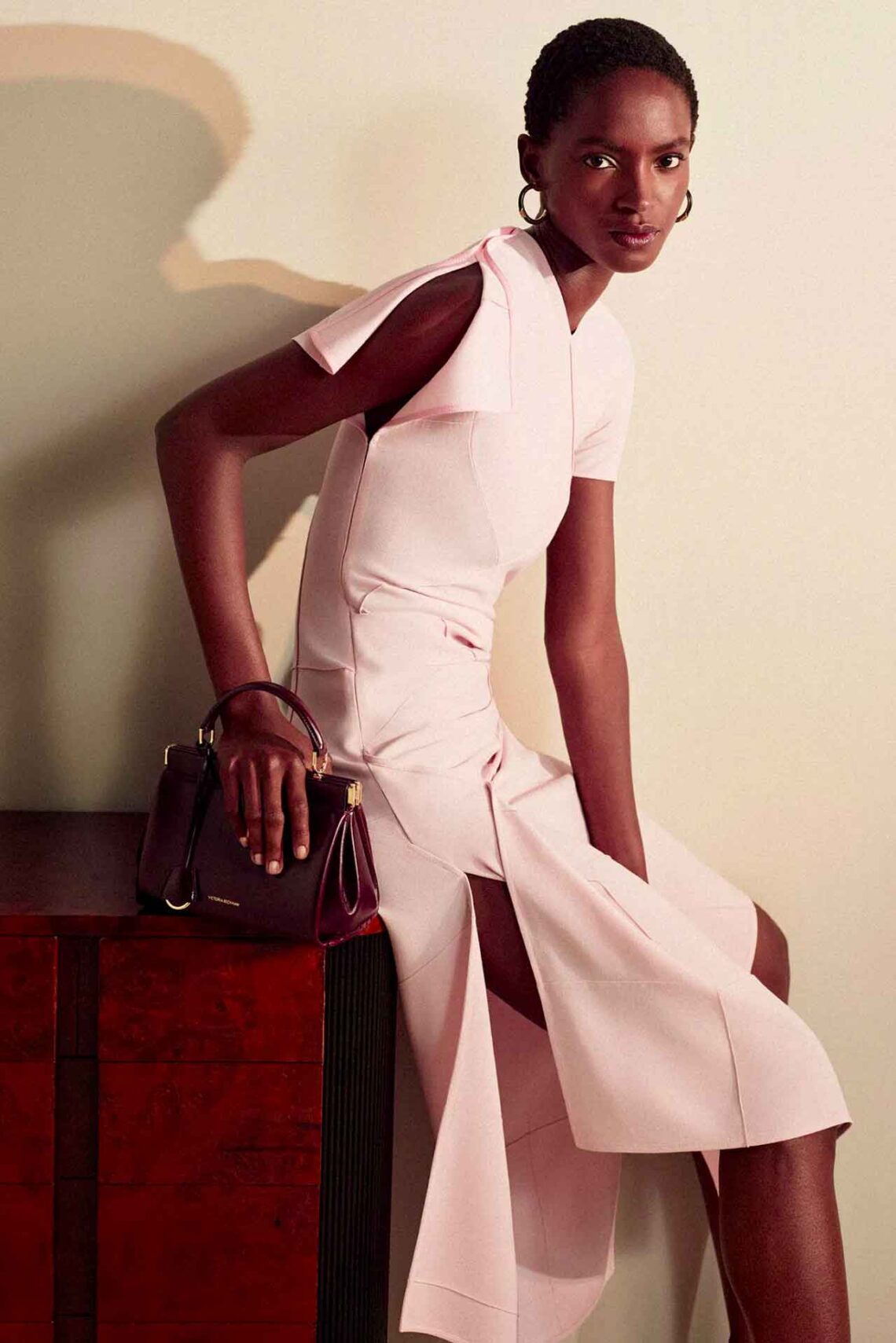 Obra de Lee Miller inspira o resort 2027 de Victoria Beckham - CHNews